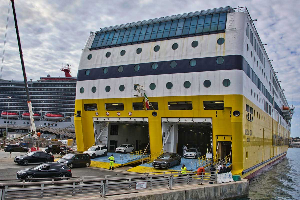 Combien de voitures peut on mettre dans un Corsica Ferry